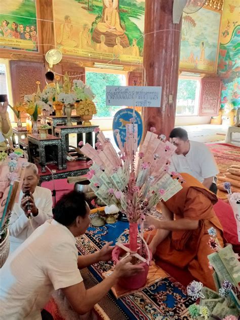 Diprom Center 7 ร่วมแห่ต้นกฐินสามัคคีและนำเงินที่เจ้าหน้าที่ ศภ 7 กสอ ร่วมทำบุญ ทอดถวาย ณ วัด