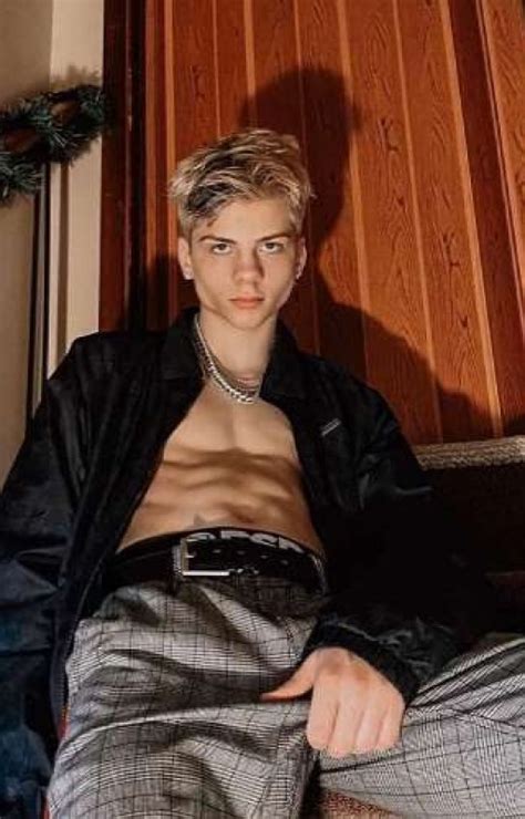 Read Chris Daniel Smuts Trendybitz