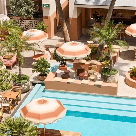 Jardin Patio Umbrella Ombre Terra Basil Bangs