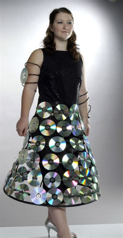 Wearable Art Entry Disc Styler Made By Amanda Lakin Vestido Con