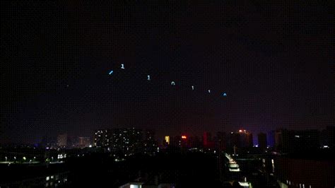 “表白”国防科大！2023架无人机点亮长沙夜空澎湃号·媒体澎湃新闻 The Paper