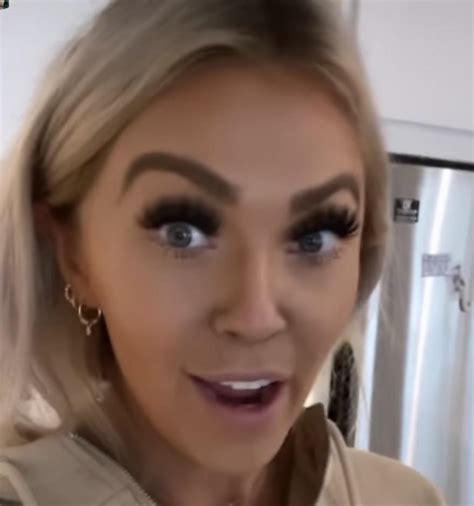 She Cant Possibly Think Her Eyebrows Look Good Why Does She Do This