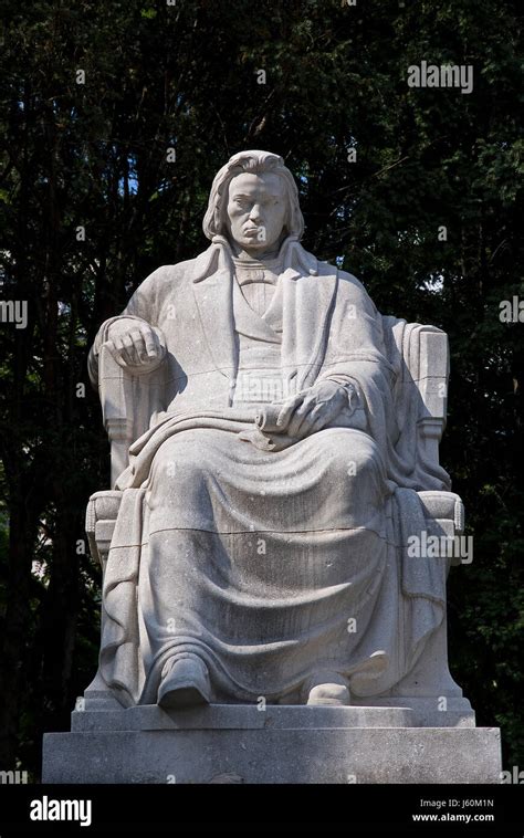 Monument Ludwig Van Beethoven Fotos Und Bildmaterial In Hoher