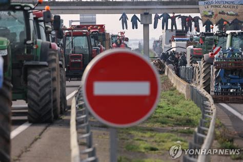 프랑스 농민시위 이끈 전직 럭비선수농부들의 죽음 막아야 나무뉴스