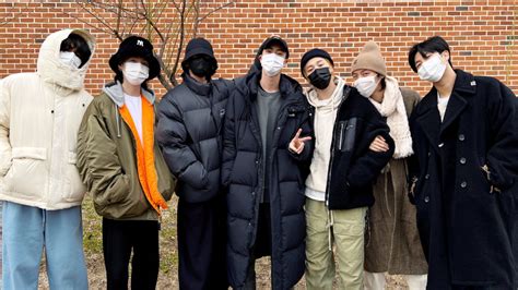 สมาชิก Bts ร่วมส่ง คิมซ็อกจิน พี่ใหญ่ของวงเข้าประจำการทหารคนแรก ณ หน่วย