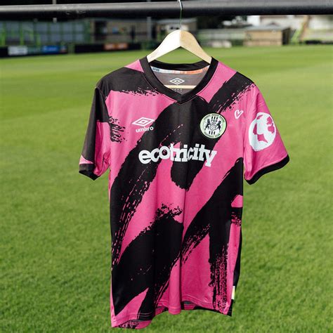 Stella Mccartney Designs Leopard Print Football Kit For Arsenal