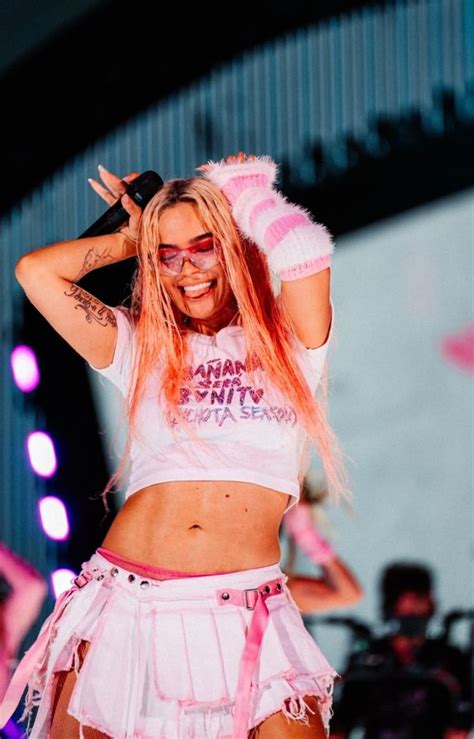 Karol G Durante Su Tour De Mañana Será Bonito 💫🙌😻👑 Outfits Vaqueros Mujer Trajes