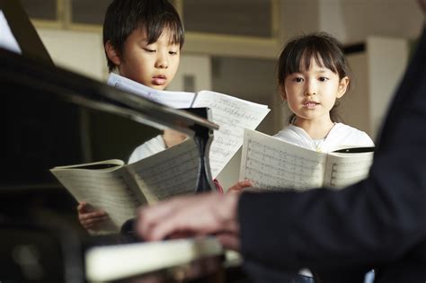 レッスン一覧（お子様向け） スタジオr【英語教室・音楽教室・リトミック】三沢市／おいらせ町の総合スクール