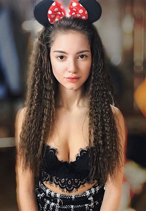 Sola Zola หุ่นดีขาวเนียน รอยสักปลุกใจ Av Review