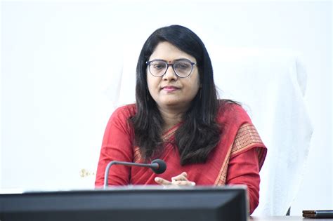 कलेक्टर एवं जिला निर्वाचन अधिकारी ने निर्विघ्न एवं शांतिपूर्ण मतदान