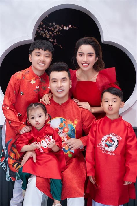 Gia đình Ca Sĩ Ưng Hoàng Phúc đón Tết Nhan Sắc Bà Mẹ 3 Con Gây Ngỡ Ngàng
