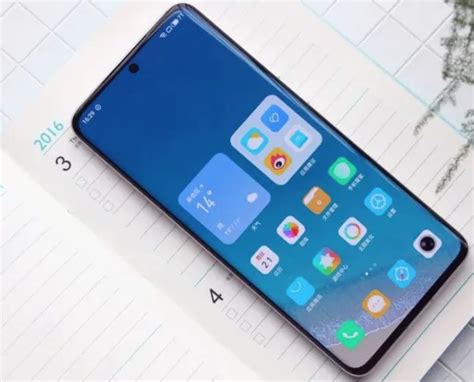 Why Do People Still Buy Curved Screen Phones Despite The Flaws