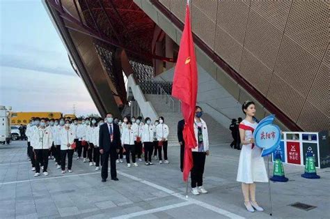 甘肃省第十五届运动会在兰州开幕，庆阳市426名体育健儿参赛比赛青少年组开幕式