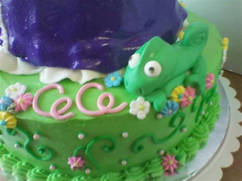 Rapunzels Pascal Marshmallow Fondant Marshmallow Fondant Cake Desserts