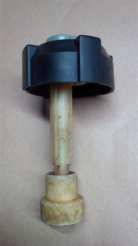 Coolant Pressure Cap And Level Sensor Senator B Lotus Carlton Vgc Gm 90277310