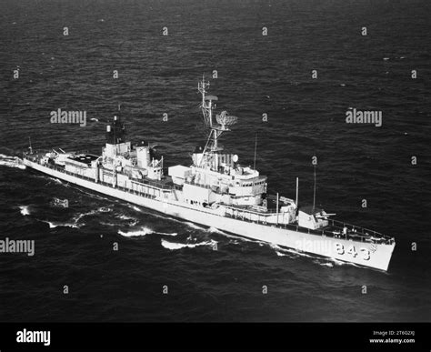USS Warrington DD 843 Underway Circa In The 1960s Stock Photo Alamy