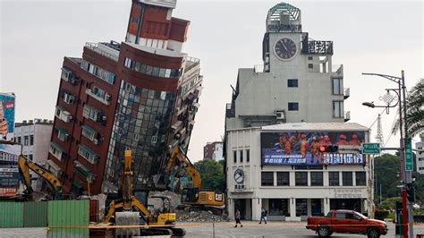 Продължават спасителните операции след мощния трус в Тайван Nova