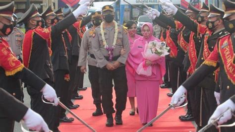 Kombes Pol Turmudi Resmi Lepas Jabatannya Sebagai Kapolresta Balikpapan Diiringi Isak Tangis