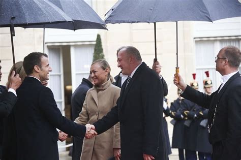 გიორგი მარგველაშვილი და მაკა ჩიჩუა ემანუელ მაკრონმა ელისეის სასახლეში მიიღო კვირის პალიტრა
