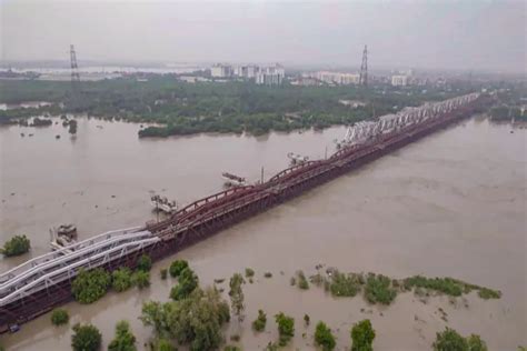 Delhi Yamuna Water Level At 20548 M Slightly Above Danger Mark