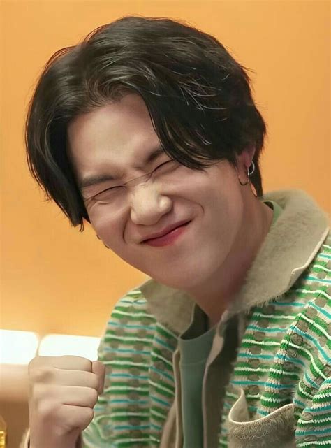 Bts Community Posts 행복해 나랑 아미들 다 니가 오기만을 기다리고 있어 수고했어 💪🏻🥰