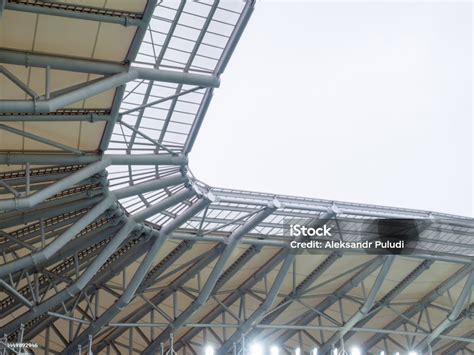 Lengkungan Stadion Bagian Dari Atap Stadion Kanopi Hujan Di Stadion