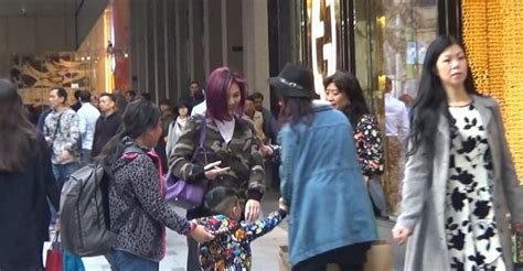楊千嬅撇老公帶兒子覓食 偶遇名媛熱聊 每日頭條