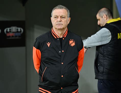 Ξεχώρισε το σακάκι ΑΠΟΕΛ του Πρόδρομου Thema Sports Αθλητικές