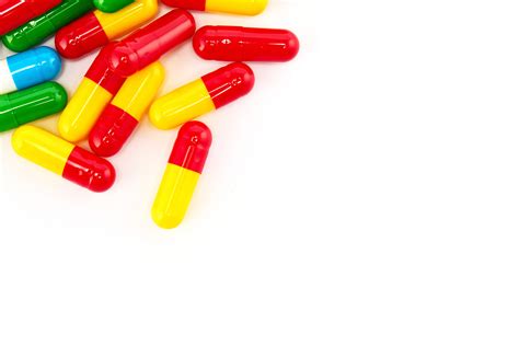 左侧白底散落胶囊药品胶囊彩色胶囊处方药医疗用品图片下载 觅知网
