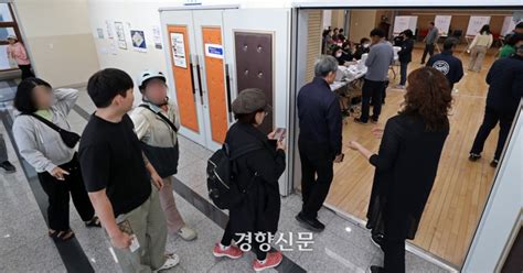강서구청장 높은 사전투표율···누구에 대한 심판 열기일까