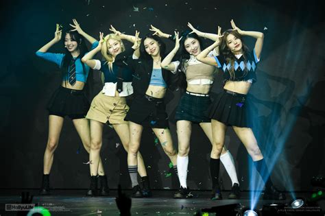 Itzy Wannabe With Bench Fan Meet Hq Photos 20230416