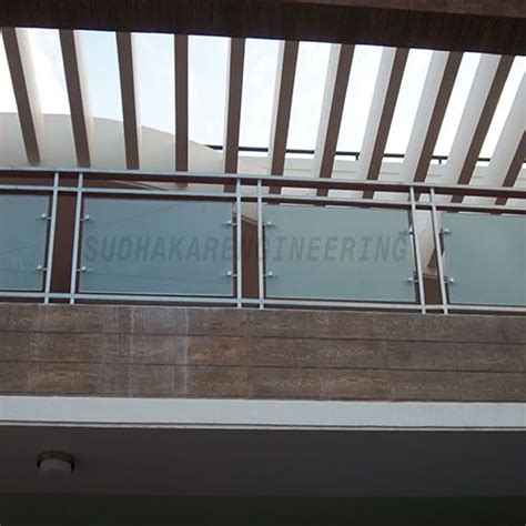 Modern Elevation Glass Railing Glass Staircase Railing कांच की रेलिंग