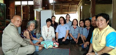 ผอ กศน อำเภอสูงเม่น ร่วมมอบสิ่งของและทุนทรัพย์ให้แก่ผู้ป่วยติดบ้านติดเตียงและผู้ยากไร้ พชอ สูง