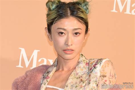 画像220 山田優、ミニスカ×ルーズソックスで美脚披露 ゴルフウェア姿に反響「スタイル抜群」「絵になる」 モデルプレス