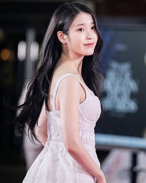 Iu 发文揭开「爱上李钟硕」原因！