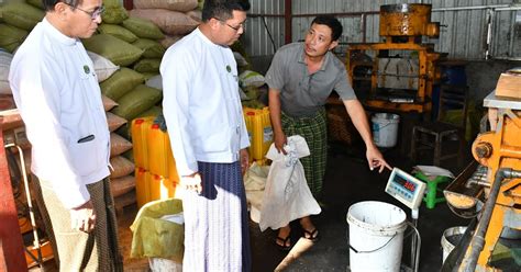 ဧရာဝတီတိုင်းဒေသကြီးဝန်ကြီးချုပ် ညောင်ပင