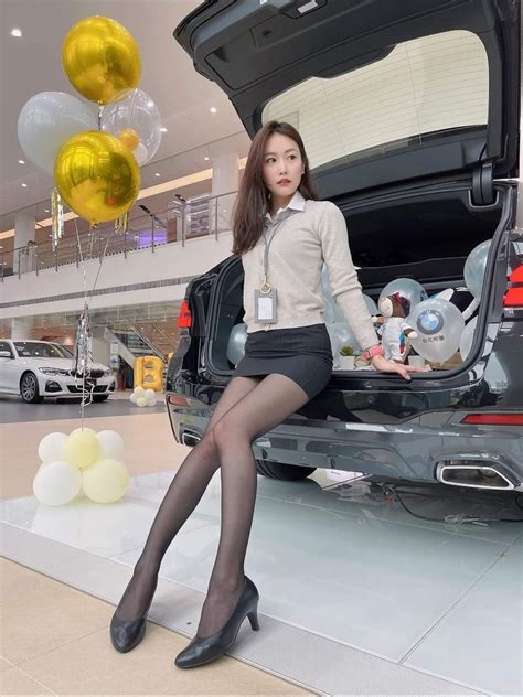 正妹 香車配黑絲 Beauty 表特快照