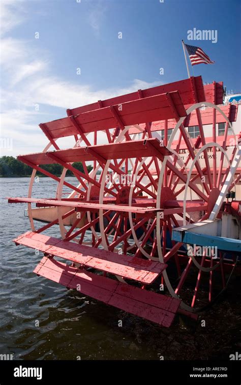 Paddle Wheel On An Old Fashioned Steamboat Stock Photo 9158588 Alamy