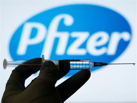 Polonia a fost dată în judecată de Pfizer pentru că nu a plătit şi nu şi a ridicat pentru