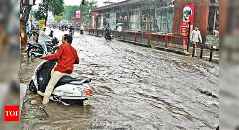 Morning Downpour Leads To Waterlogging In Surat City Surat News
