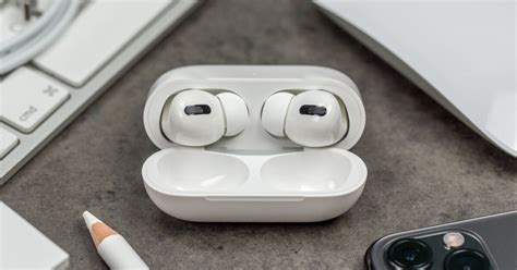 So Sánh Samsung Galaxy Buds Plus Và Airpods Pro Nên Mua Tai Nghe Nào