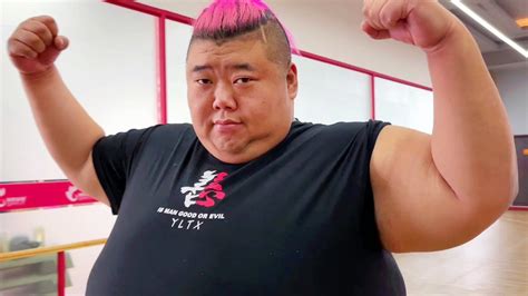 美女老师陪着练操课猴哥整个人都活力满满离型男越来越近了 胖猴仔减肥 YouTube