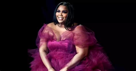 A Lizzo Fan Made A Tiktok Video Asking To Borrow A Dress For A Red