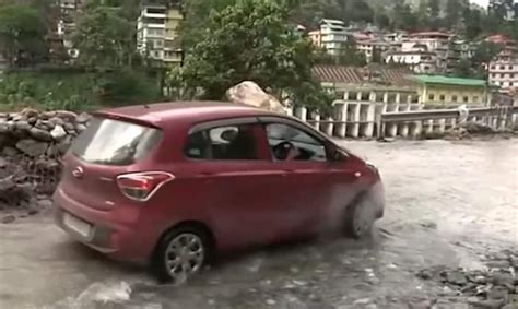 Landslide Blocks Nh 10 Heavy Traffic Jam In Sikkim