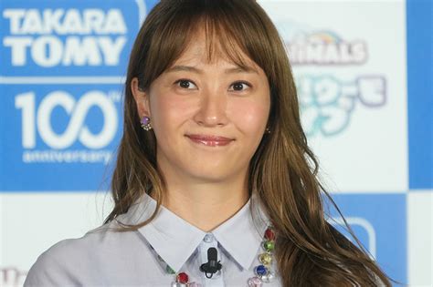 今田美桜、背中ざっくり大胆ミニ丈ドレス姿に「ドキッとする」「見惚れます」絶賛の嵐