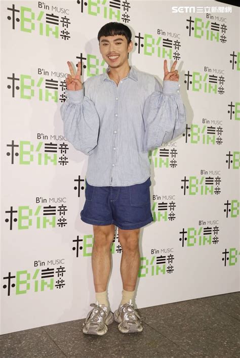 艾怡良頒獎出包！好友hush奪歌王後幫緩頰 體諒中英文切換腦袋當機 娛樂星聞