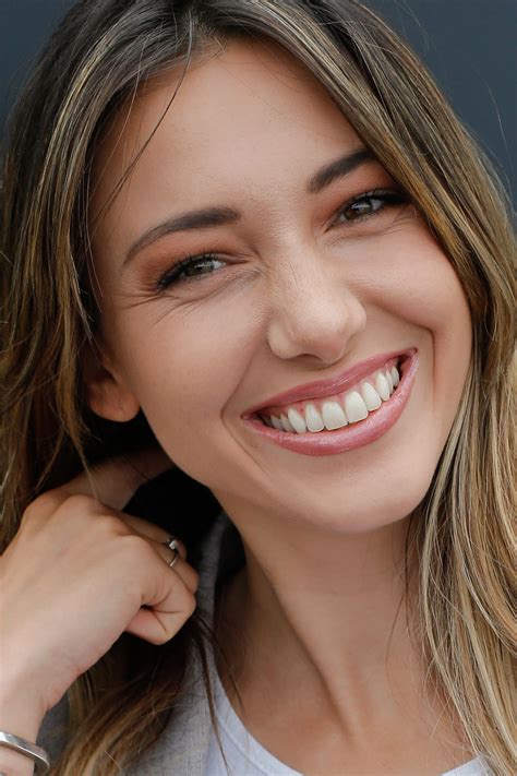 Delphine Wespiser Victimes De Gestes Déplacés Bises Collées Et Mains Qui Glissent