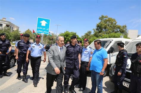 وزير الداخليه يوجه العاملين في الاجهزة الامنية الاستمرار بسياسة ضبط
