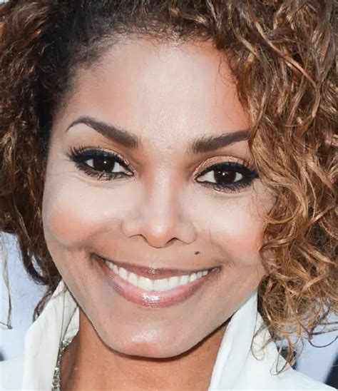 Celebrity Moles Top 10 Famous Celebrities With Beauty Marks