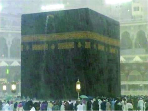 مسجد الحرام میں بارش، طواف جاری رہا حرمین شریفین انتظامیہ کے بارش کے